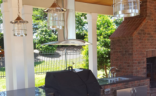 Four Ways Outdoor Kitchens Bring the Party to You and How to Make the ...